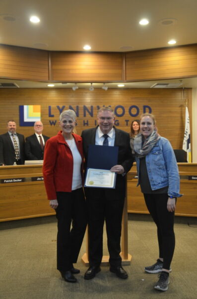 Lynnwood council welcomes new members, OKs health care contract for ...