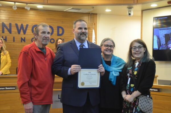 Lynnwood council welcomes new members, OKs health care contract for ...