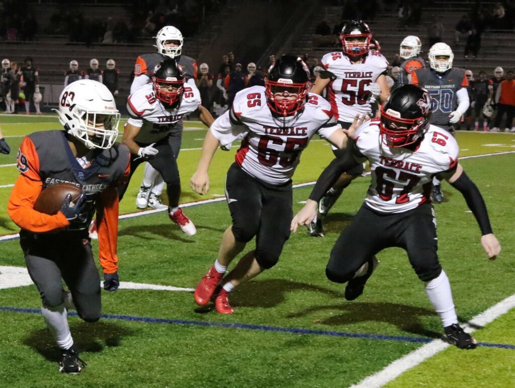 Prep football: Hawks fall to Crusaders in state playoff game - Lynnwood ...