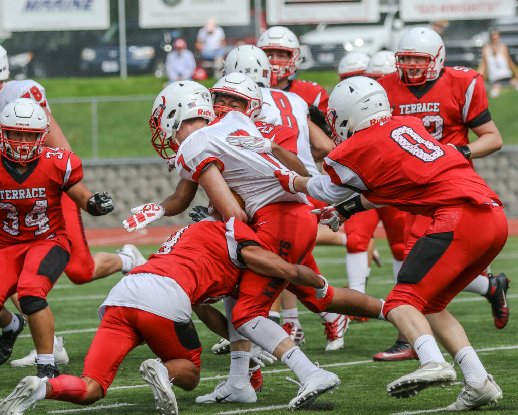 Dylan-Wallace-holds-up-a-Kings-runner-while-Paiden-Napenias-and-Matthew ...