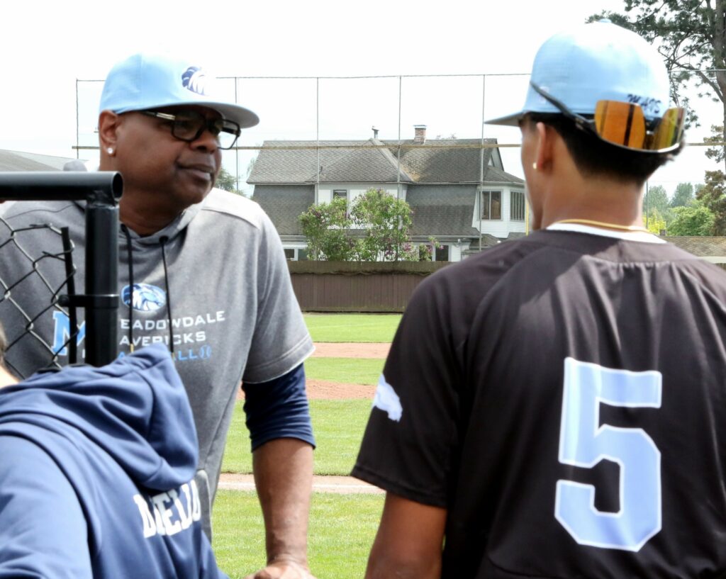 Prep baseball: Mavs fall to top-seeded Bulldogs in District tourney ...