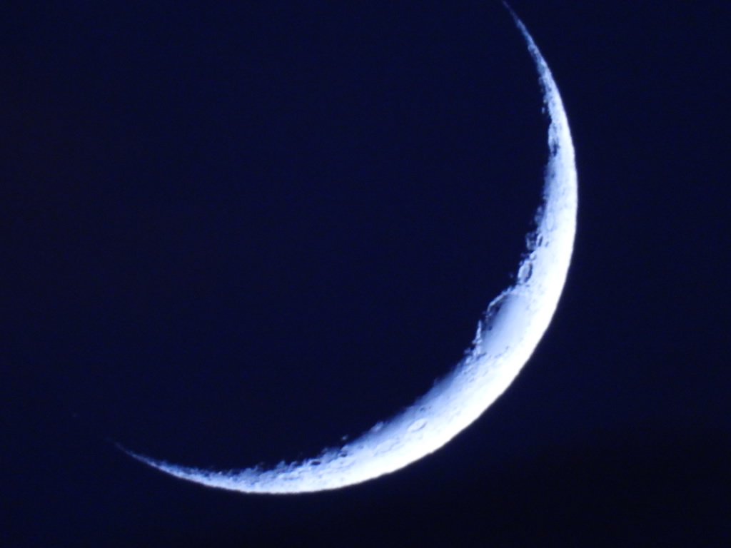 Scene in Edmonds: Waxing crescent moon - My Edmonds News