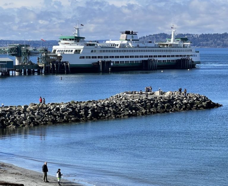 Scene in Edmonds: Sunday sunshine on the waterfront - My Edmonds News