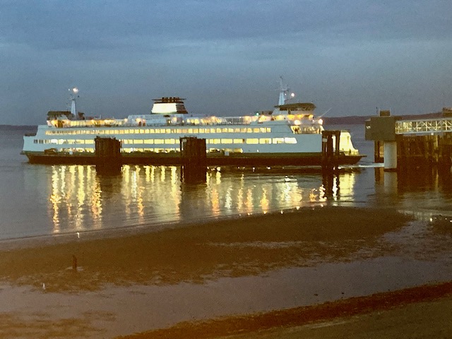 Scene in Edmonds: Low-tide ferry - My Edmonds News