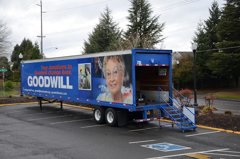 Goodwill_truck_at_Hart_Rd_donation_site_in_Beaverton,_Oregon_(2019 ...