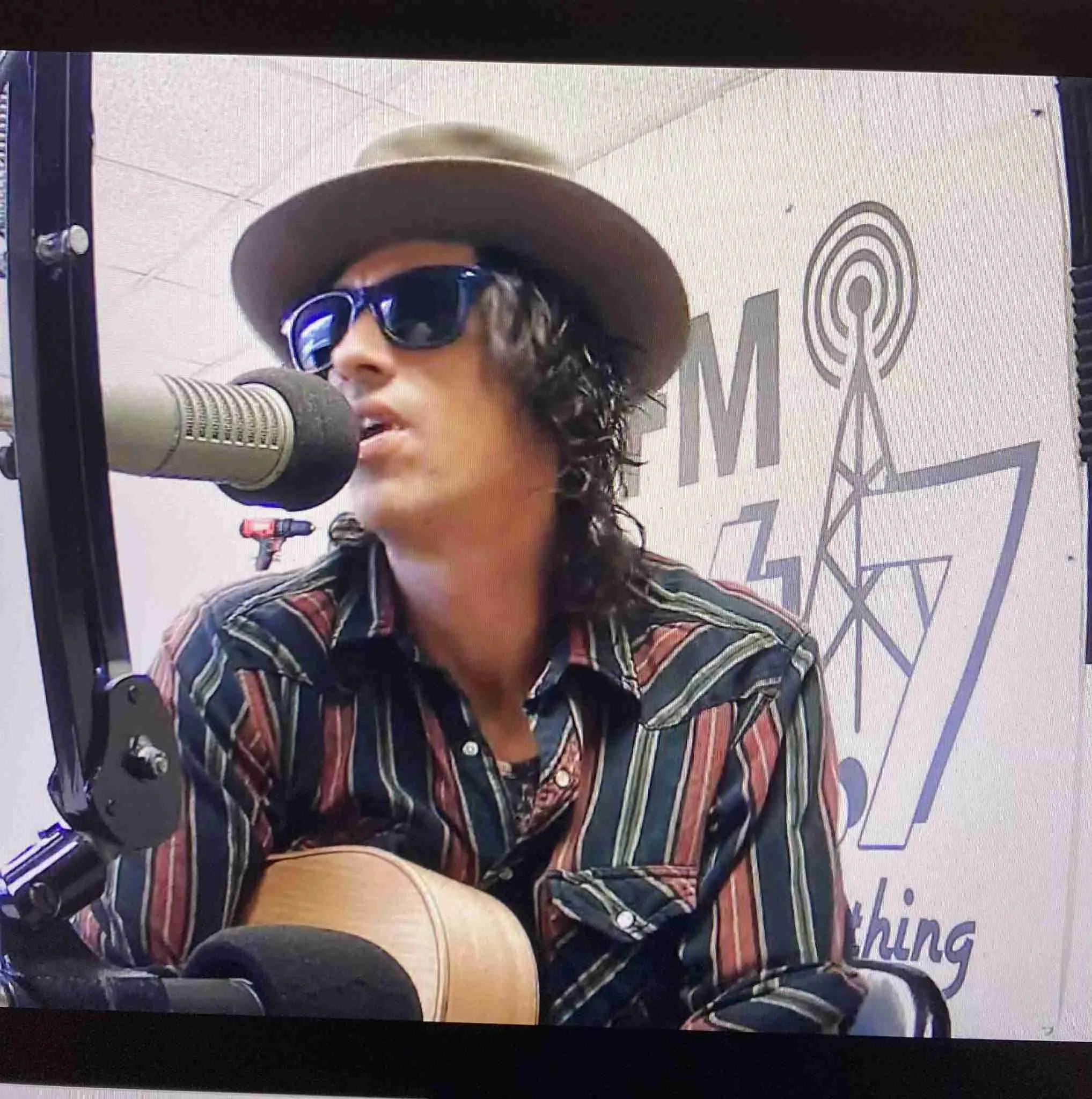 Nashville-based roots music veteran Mike Younger comes to Edmonds - My Edmonds News