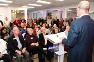 Pledging 'unity over division,' Mike Rosen takes oath of office as Edmonds’ next mayor - My ...
