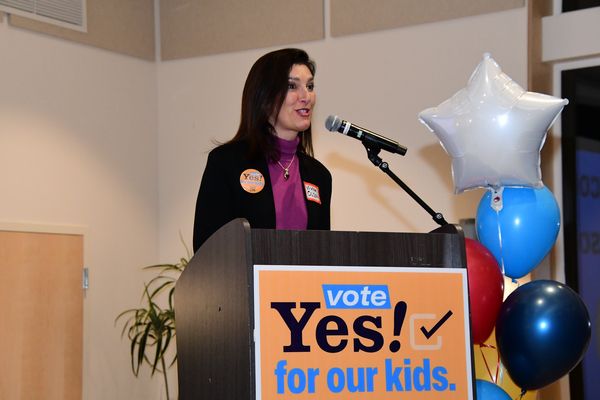 Community members rally to support Edmonds School District levy, bond ...