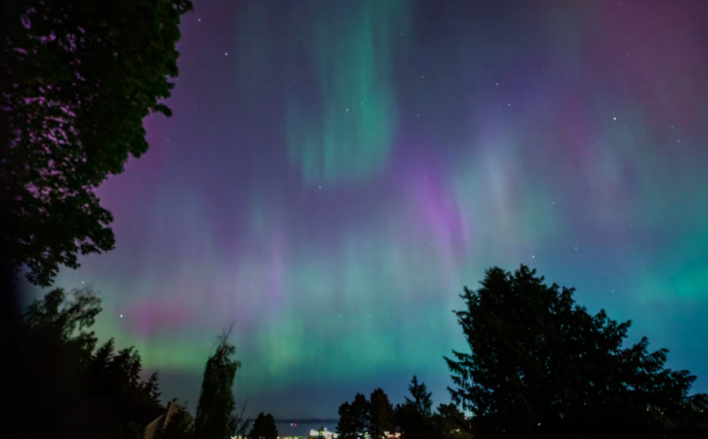 On video: Friday night's Northern Lights - My Edmonds News