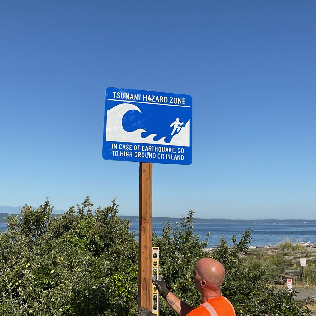 New tsunami signs installed at the Edmonds waterfront - My Edmonds News