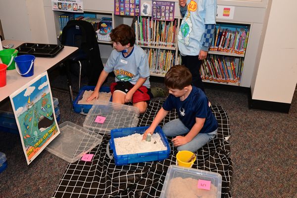 Students teach students at Hazelwood Elementary orca recovery event ...