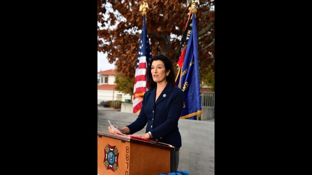 Veterans Day 2024: Edmonds gathers to honor and remember those who ...