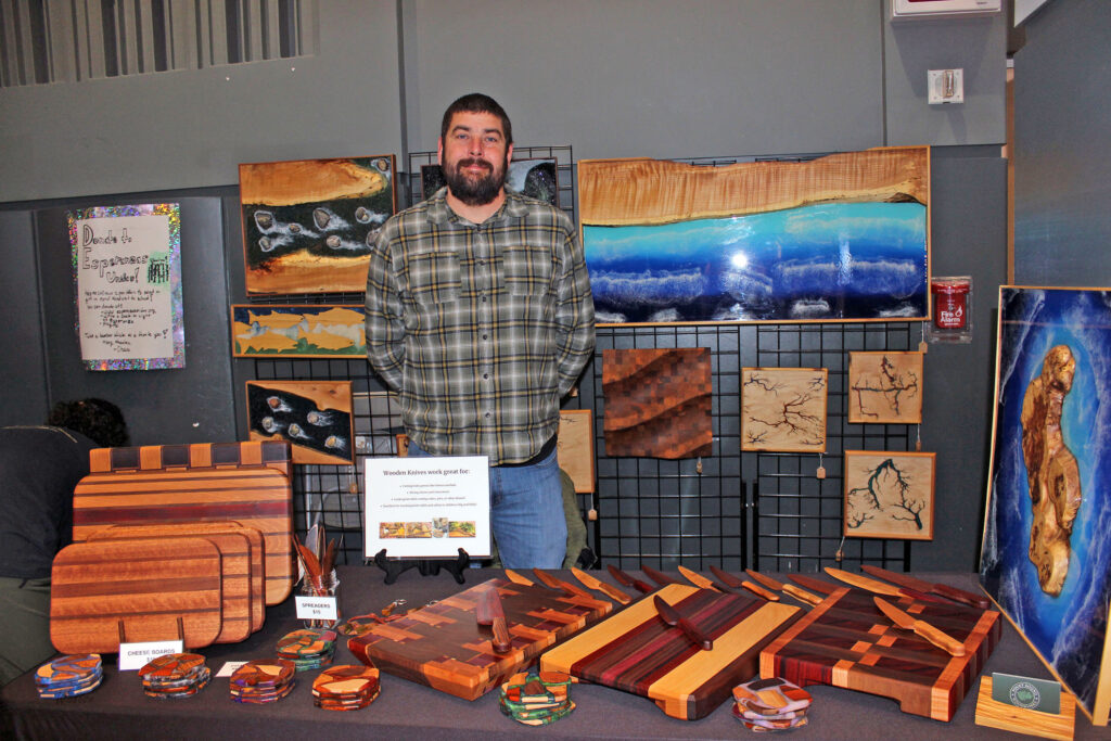 A festive mood at EWHS Music Boosters craft fair - My Edmonds News