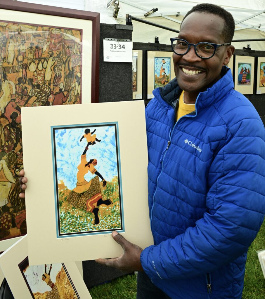Art lovers flock to opening day of Edmonds Arts Festival - My Edmonds News