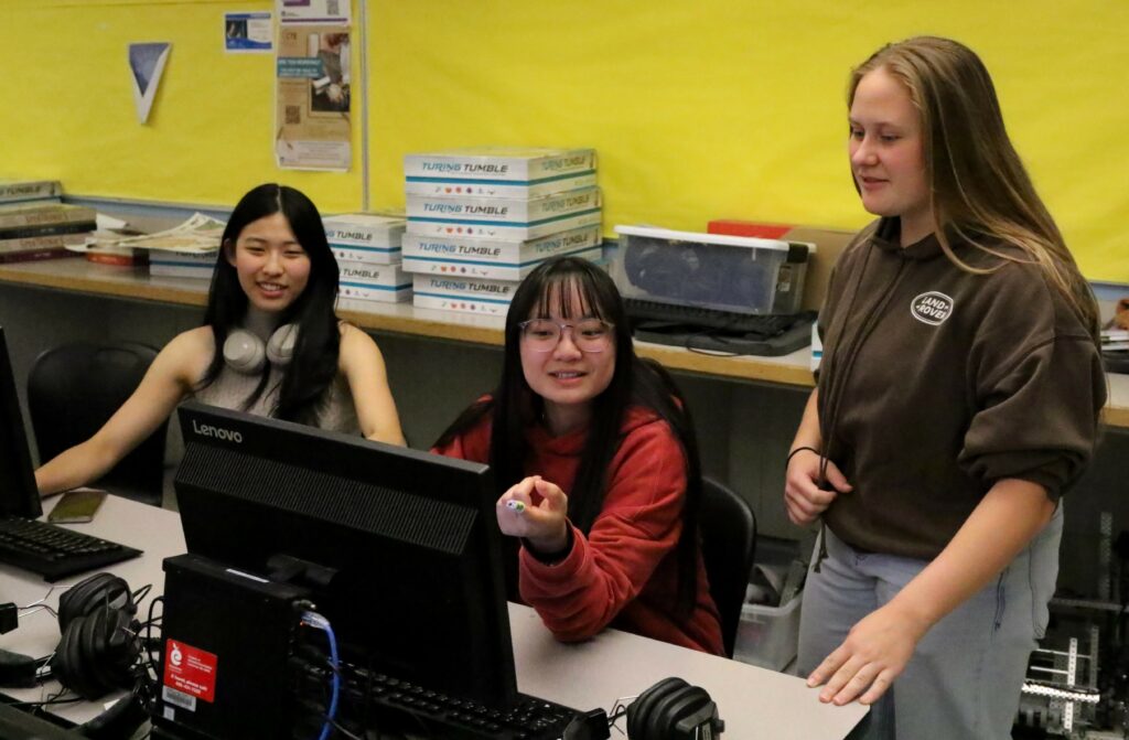 Girls Who Code club at Mountlake Terrace HS builds confidence in ...