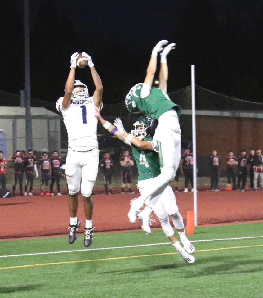 Prep football: End-of-game TD gives Mavs win over Warriors in annual ...